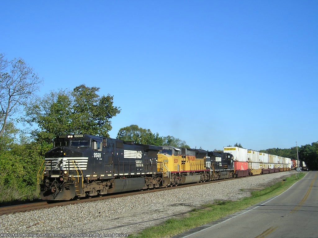 NS 9569 On NS 216 Westbound